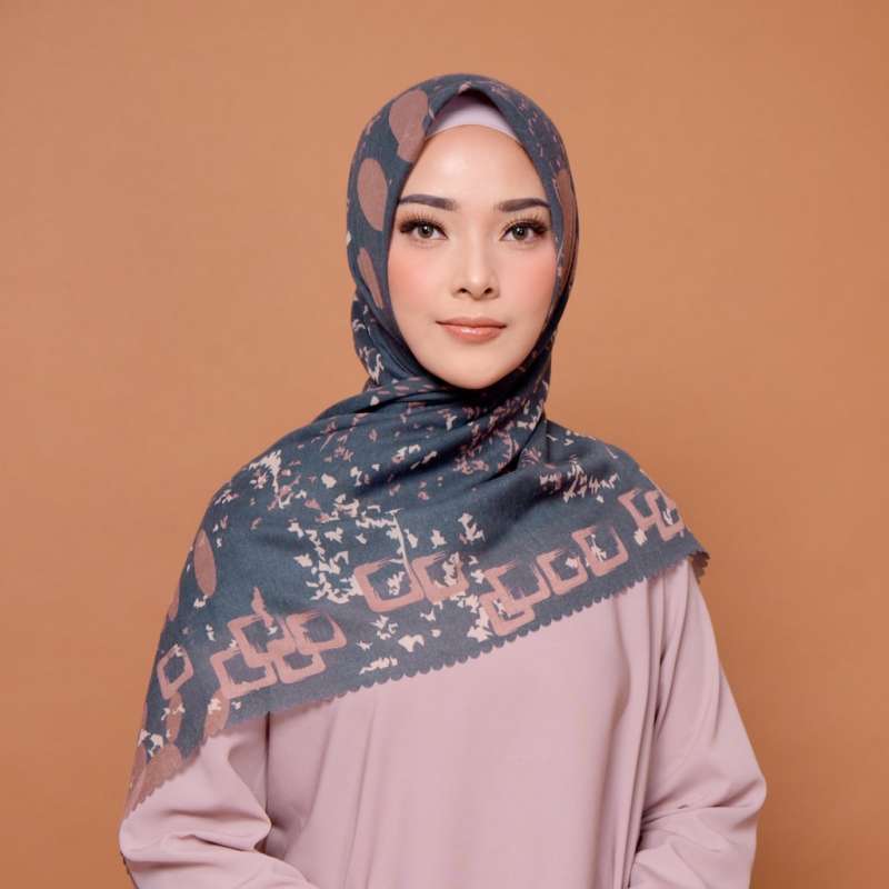 Cara Hijab Segi Empat Untuk Pesta, Pasti Cakep! - Blibli Friends