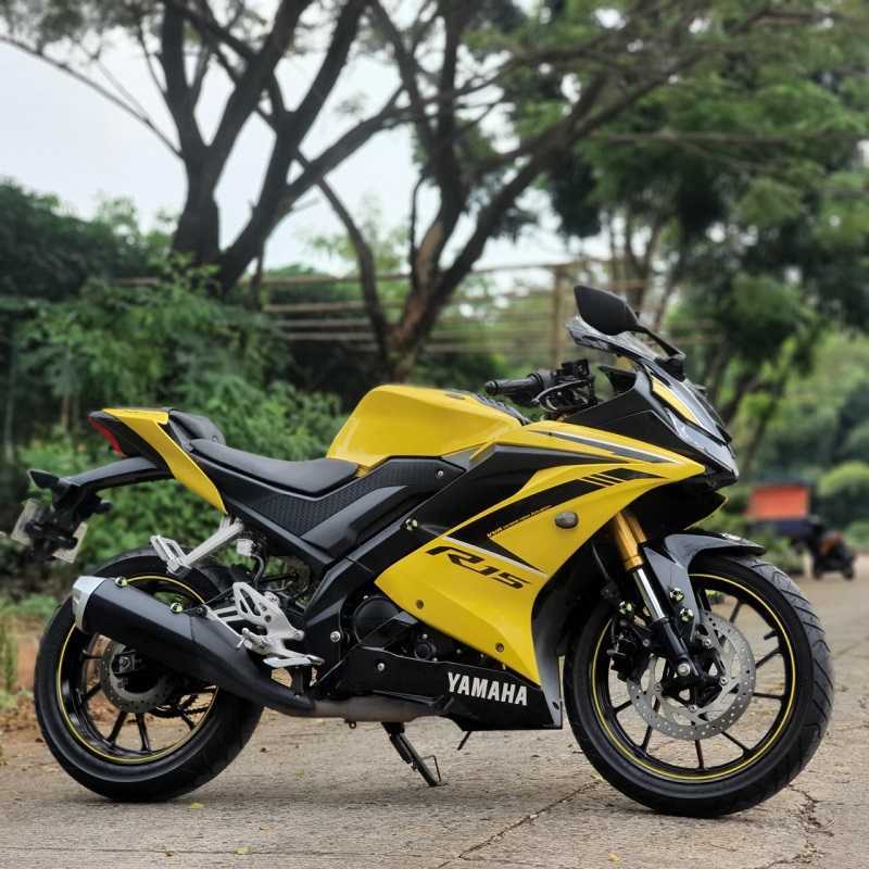 Yamaha R15 Yellow