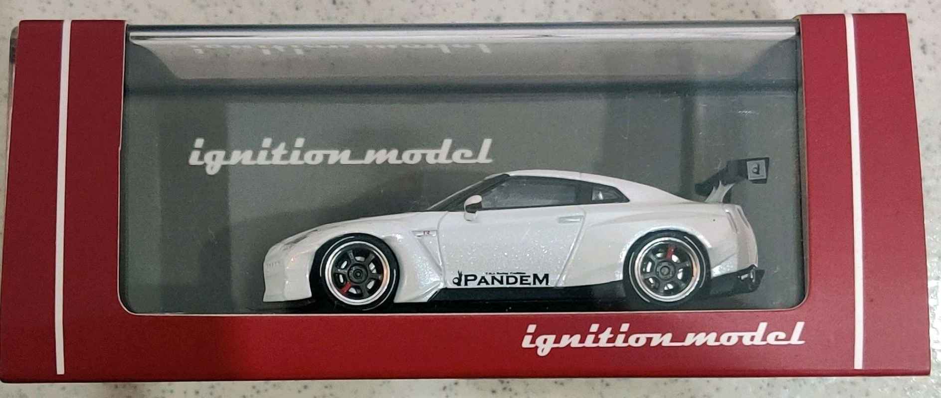 Jual IGNITION MODEL NISSAN PANDEM R35 GT-R WHITE PEARL 1:64 di Seller ...