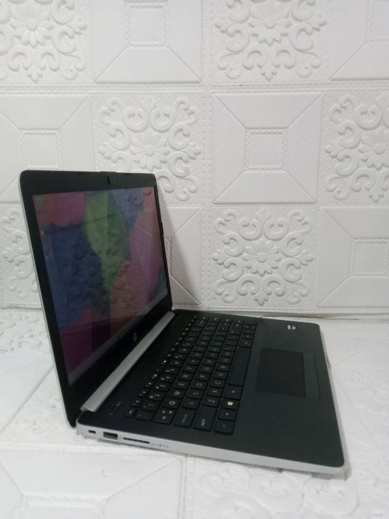Jual Laptop Hp 14-cm0013ax Amd A9-9425 4gb/1tb Amd Radeon Tm 520 Di ...