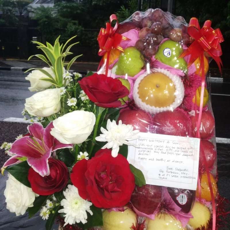 Promo Parcel Buah Sender Cantik Custom Bunga Mawar Merah+ Putih+ Lily ...