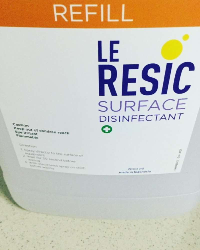 Promo Le Resic Surface Disinfectant Refill 2000 mL (2 L) Diskon 30% di ...