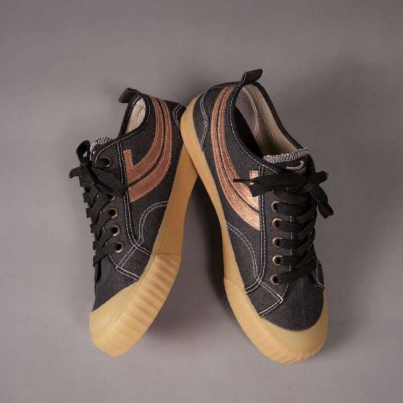 Jual Sepatu Johnson Galaxy Z Lowcut (LC) Black Gum di Seller Johnson ...