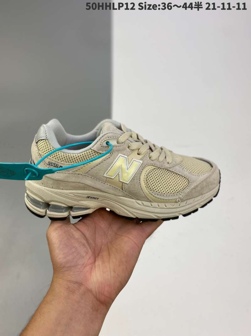 Jual New balance features pigskin panels Oxford fabric upper and ...