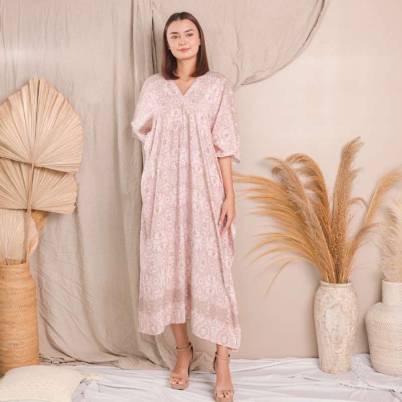 5 Model Kaftan Terbaru untuk Lebaran, Kaum Hawa Wajib Tahu! - Blibli ...