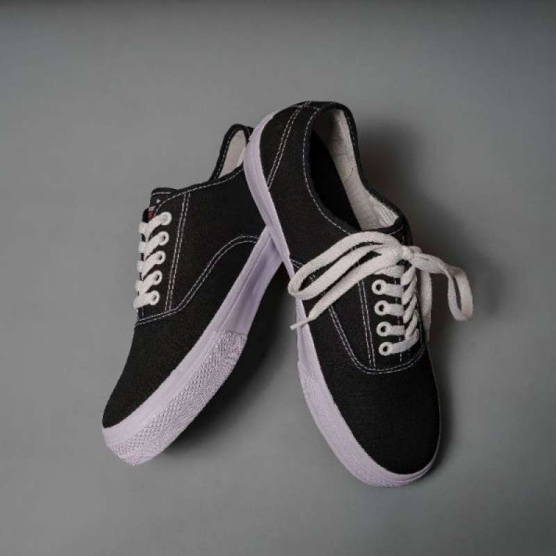 Jual Sepatu Johnson Astro Lowcut (LC) Black White di Seller Johnson ...