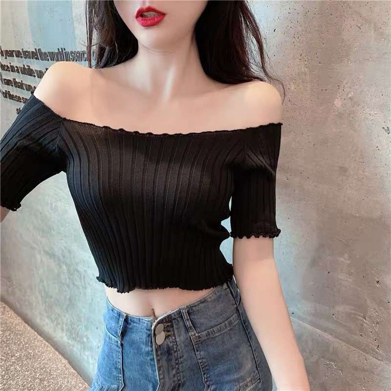 10 Ide OOTD Crop Top and Jeans, Bikin Keren! - Blibli Friends