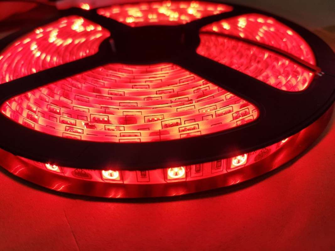 Promo 24V DC cahaya MERAH Flex Led Strip 5050 SMD waterproof 5 meter ...