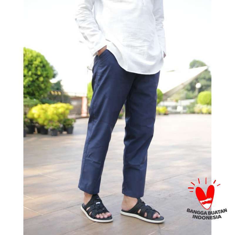 11 Merek Celana Sirwal Pria Exclusive, Penampilan Makin Prima - Blibli Friends