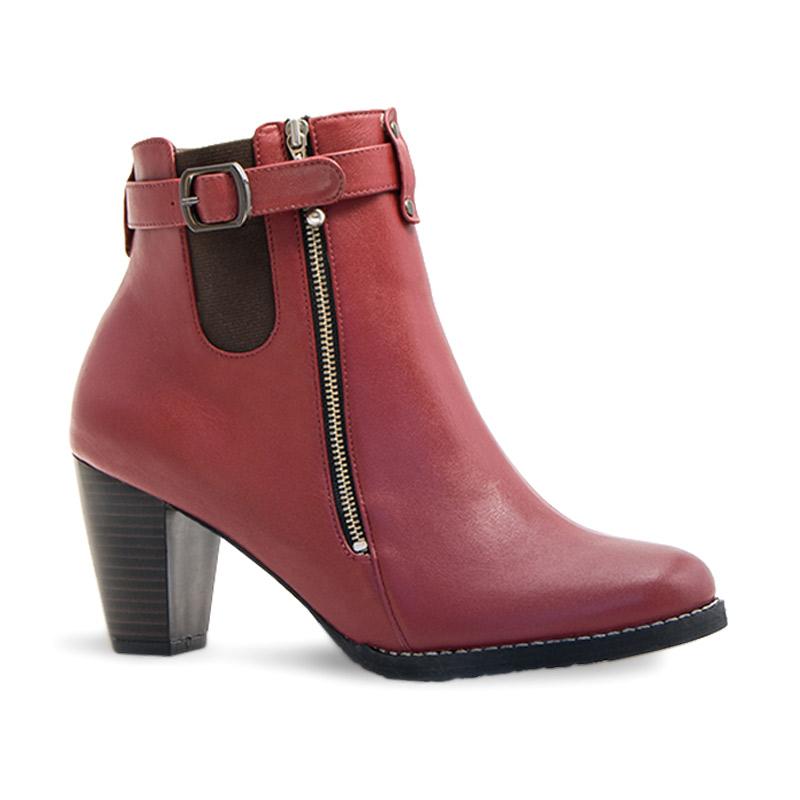 Outfit Sepatu Merah yang Bikin Penampilan Makin Stunning - Blibli Friends