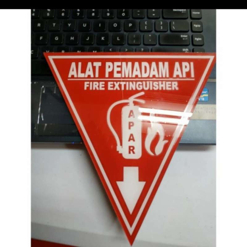 Jual Akrilik Apar Segitiga 20x20cm Rambu K3 Sign Label Pemadam Acrilic ...