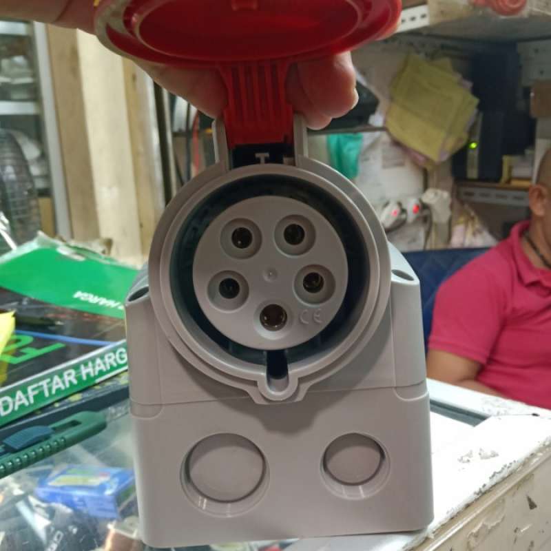 Promo Legrand 555259 Surface Mounting Socket 3 Phase 32A IP 44 3P+N+E 5 ...