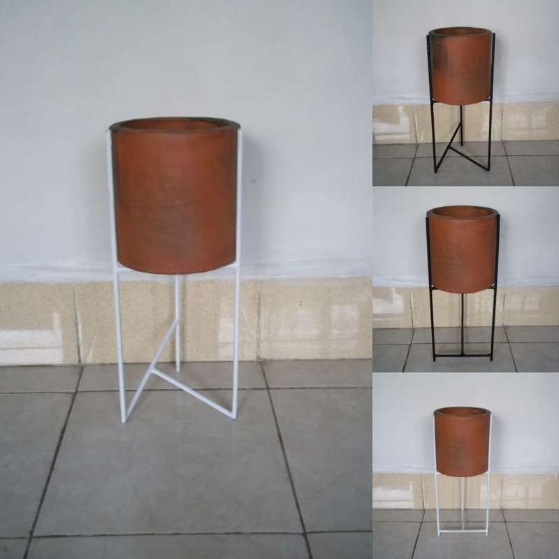 Jual Standing Pot Bunga Besi/Standing Pot Besi Rak Segitiga Single di ...