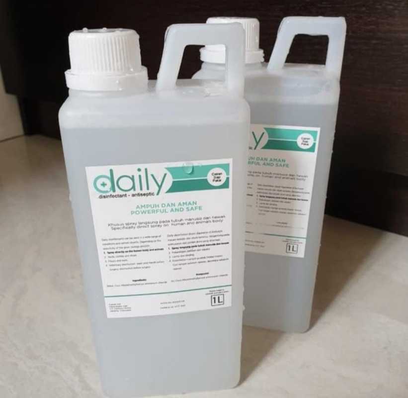 Jual DESINFEKTAN DAILY REGULER ANTISEPTIC 1 LITER AMAN UNTUK KULIT di ...