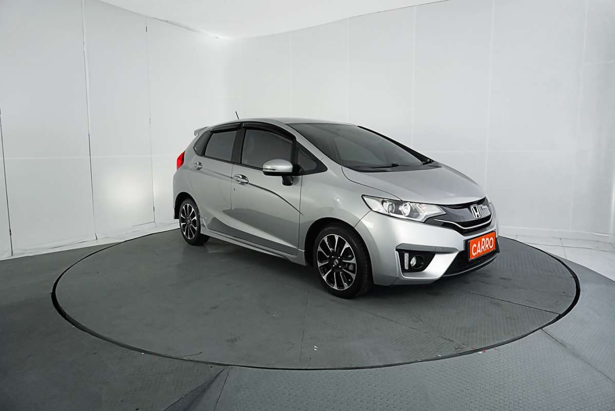 Mengenal Perbedaan Jazz RS dan S, Apa Saja Itu? - Blibli Friends