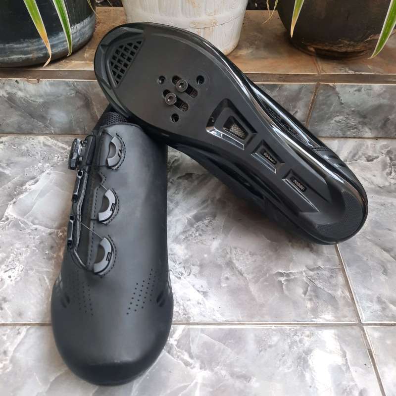 Jual Sepatu Sepeda Cleat Pria Wanita Roadbike RB Hitam Merah Putih ...