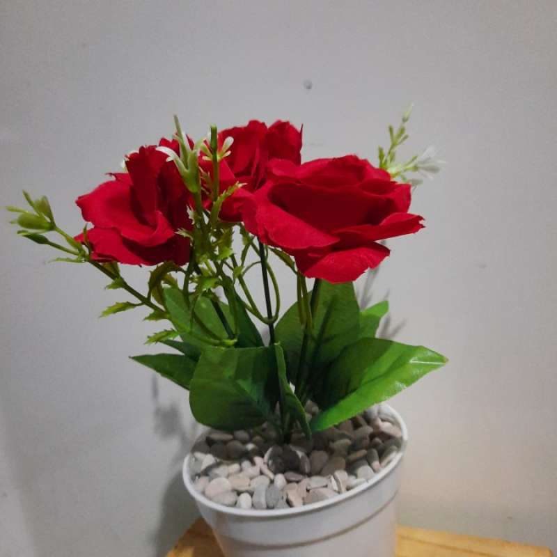 Jual Bunga Mawar Plastik Lengkap Dengan Pot Dan Batu Krikil/Murah Bunga ...