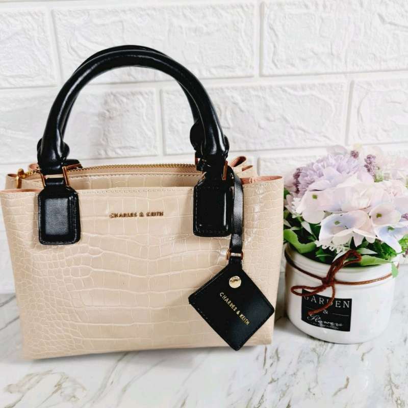 Jual Tas Handbag Charles and Keith Qualited Import - Beige Croco di ...