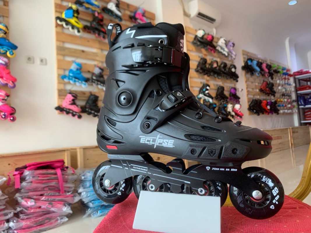 Jual Sepatu Roda Inline Skate Flying Eagle Eclipse Black - 45 di Seller ...