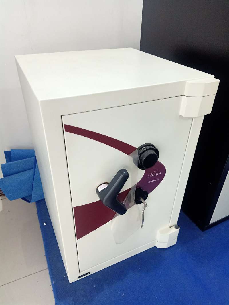 Jual Brankas King Cobra Chubbsafe Anti Api (size 3) - Putih di Seller ...