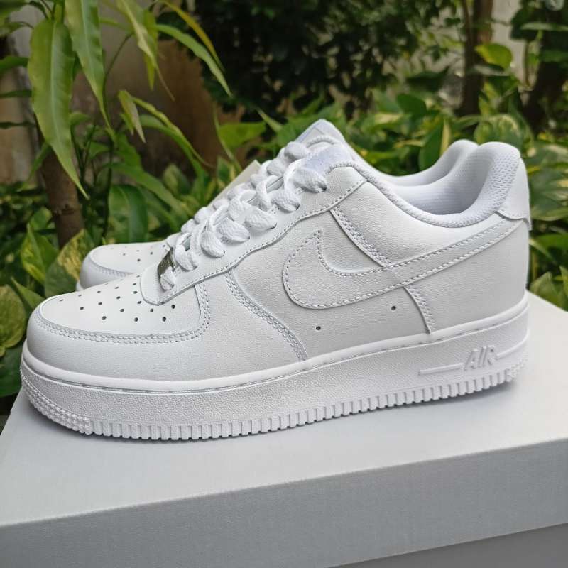 Jual Nike Air Force 1 07' Low Triple White Original 100% BNIB - 40 di ...