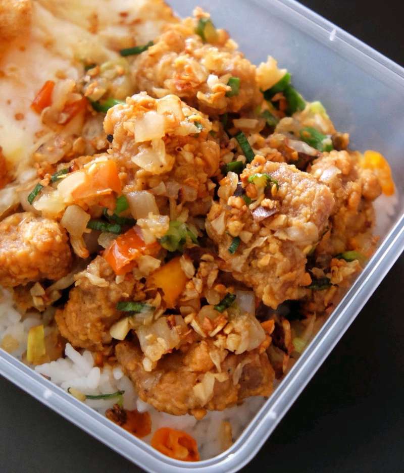 Jual Babi Goreng Crispy Spicy Garlic on rice di Seller Huang Noodle Bar ...