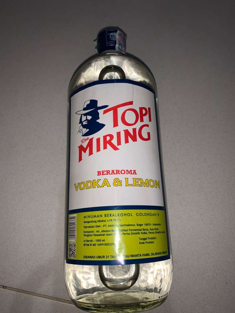 Jual Topi Koboi Minuman Topi Miring Jenever Vodka & Lemon 1000 Ml Di ...