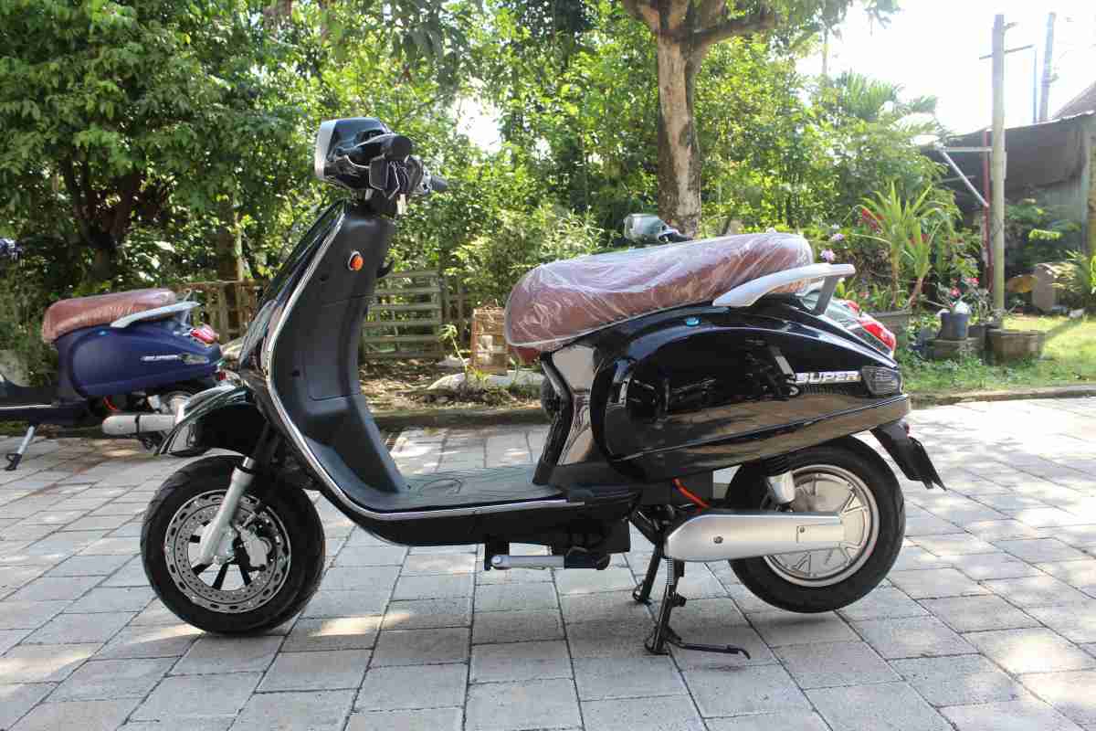 Jual Sepeda Motor listrik U winfly T3 / Model Vespa - Hitam di Seller ...