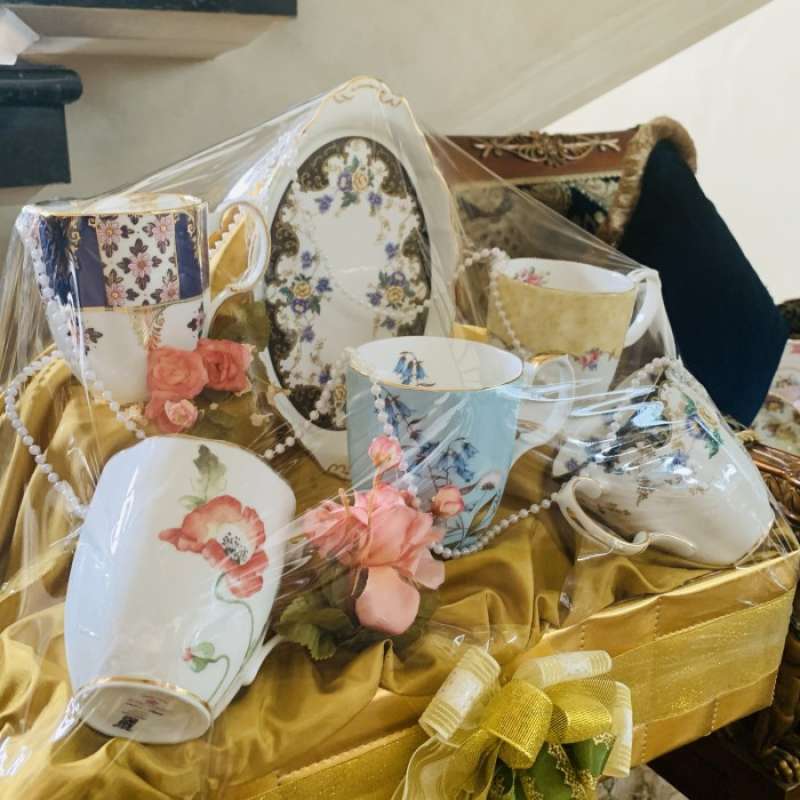 Jual Hampers Parcel Mug - plate Regal Royal Albert 100 years - Code A ...