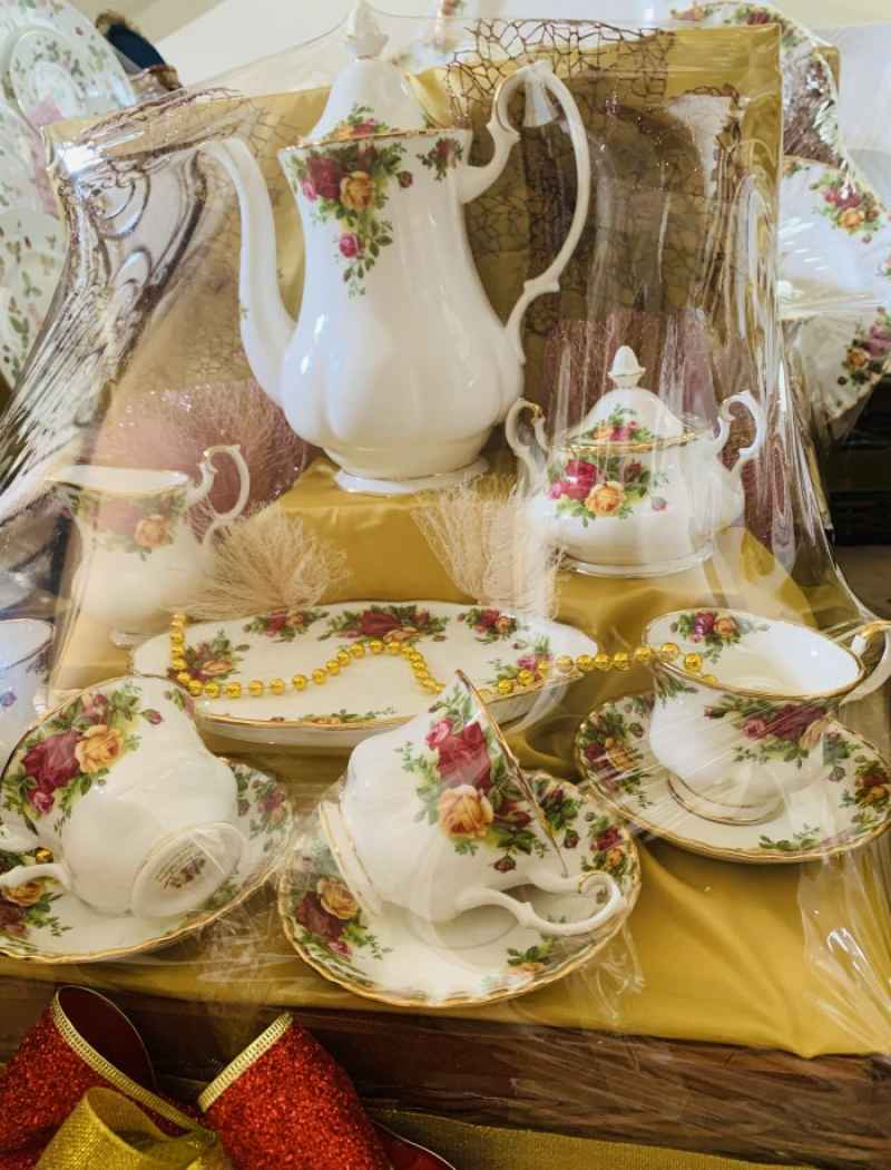 Jual Hampers Parcel Royal Albert Old Country Roses - Teapot set 12 pcs ...