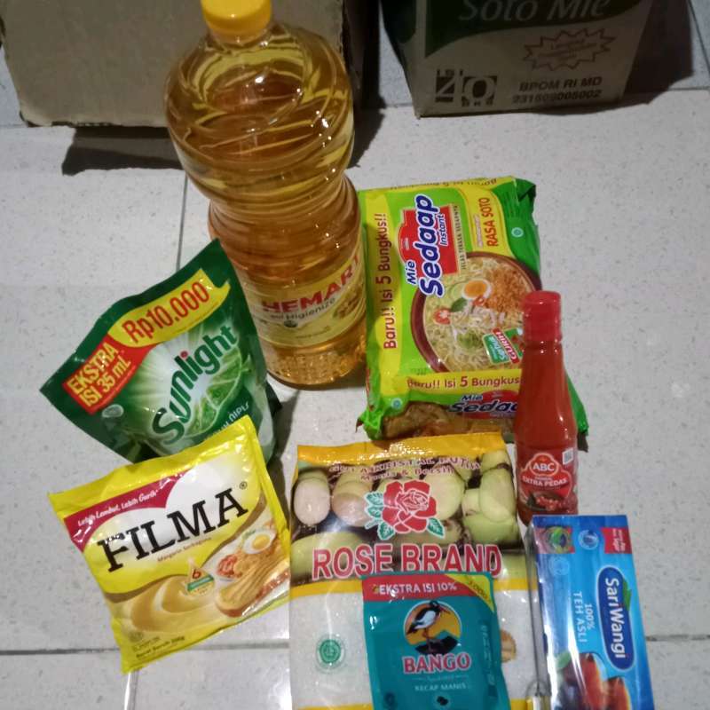 Jual Paket sembako Minyak Goreng Hemart 2L botol, mie sedaap soti isi 5 ...