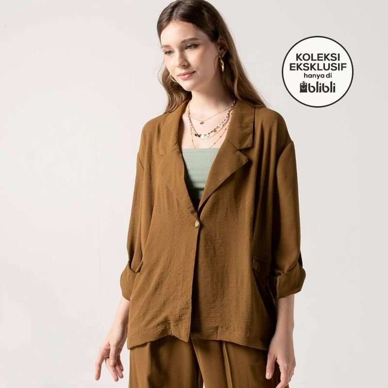 17 Inspirasi OOTD Cewek Bumi yang Hits dan Kekinian - Blibli Friends