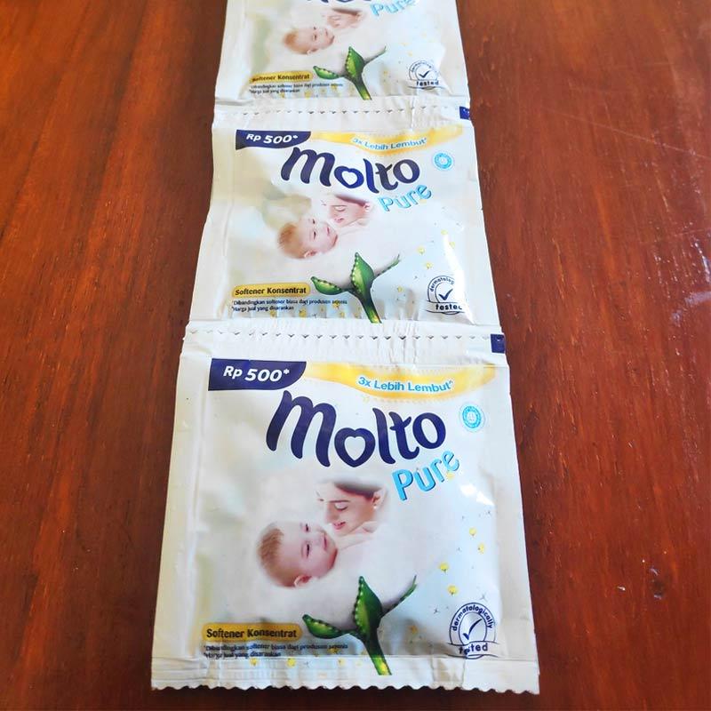 Jual MOLTO Pure Pewangi Pakaian [10 mL/ 12 Sachet/ Renteng] di Seller ...