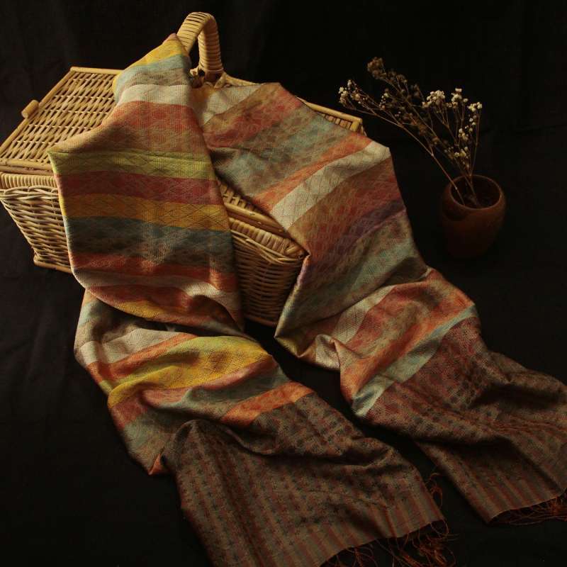 Jual Selendang Tenun Dobby Cenderawasih di Seller TENUN TUGU MAS - Kota ...