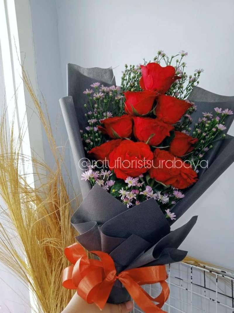 Jual buket bunga 10 mawar | fresh flower | buket wisuda | buket ultah ...