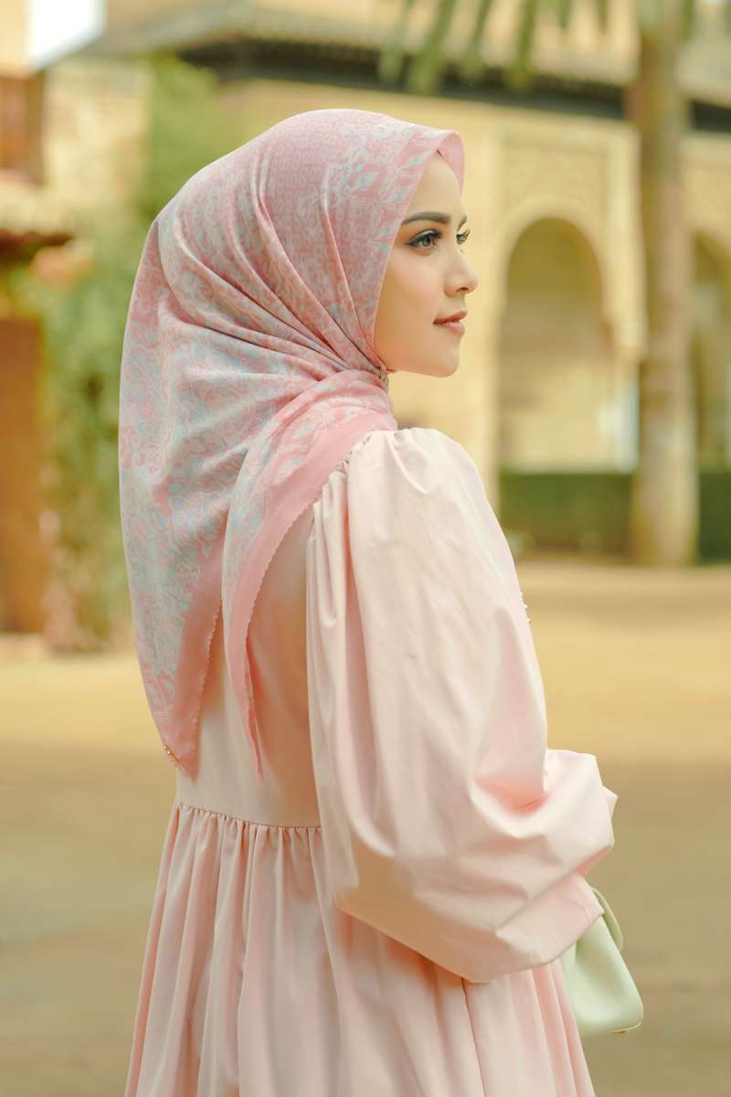 Jual The Granada Voile Square - Salmon Rose Di Seller Kolopa King ...