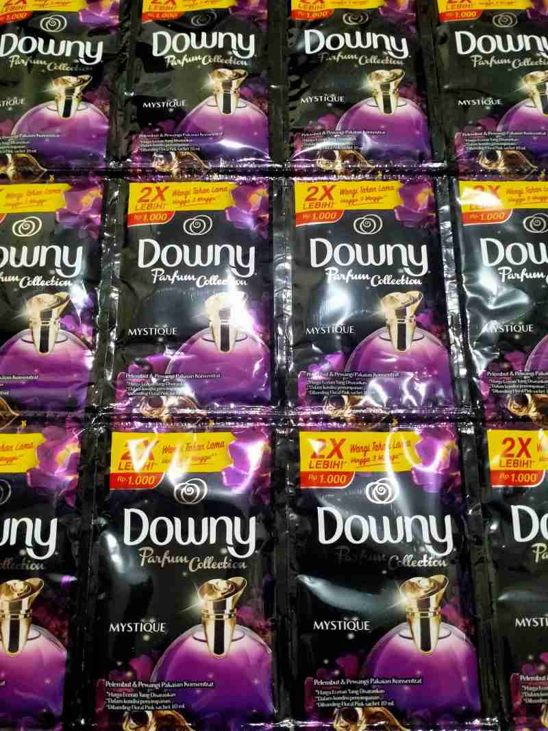 Jual Downy Hitam Mystique 12 Sachet Isi @20 ml di Seller TokoRizki ...