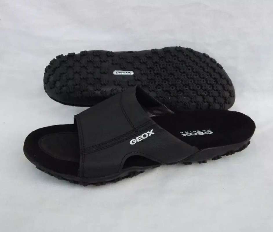 Yuk, Cari Tahu Sandal yang Cocok untuk Kaki Lebar - Blibli Friends