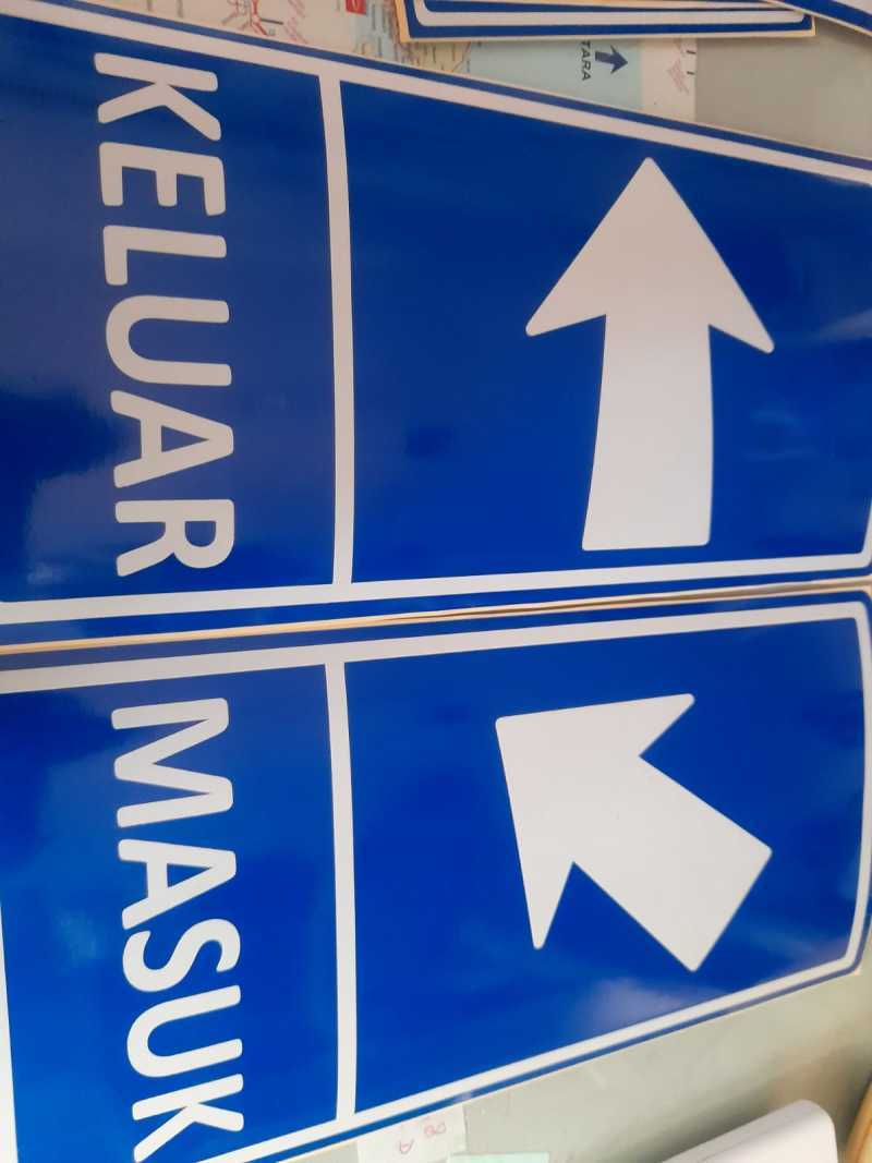 Jual Rambu Sign Stiker Outdoor Parkir Khusus Karyawan Staff Pelanggan ...