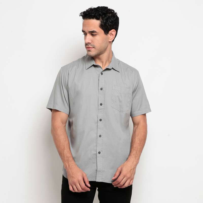 Tampil Percaya Diri dengan 15 Rekomendasi Baju Kantor Pria Terbaik! (2023)