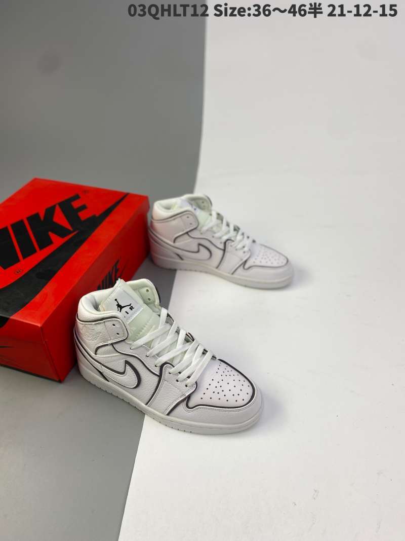 Jual Nike Air Jordan 1 Mid Se Wmns Mid Top Holographic 3m Reflective ...