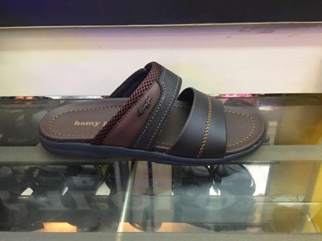 Yuk, Cari Tahu Sandal yang Cocok untuk Kaki Lebar - Blibli Friends