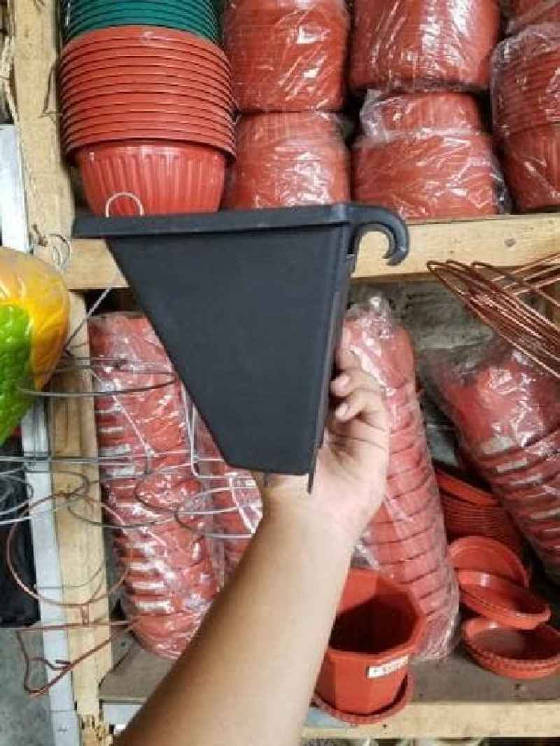 Jual POT DINDING / HYDROPONIK / TANAMAN RAMBAT / TEMBOK PLASTIK HITAM ...