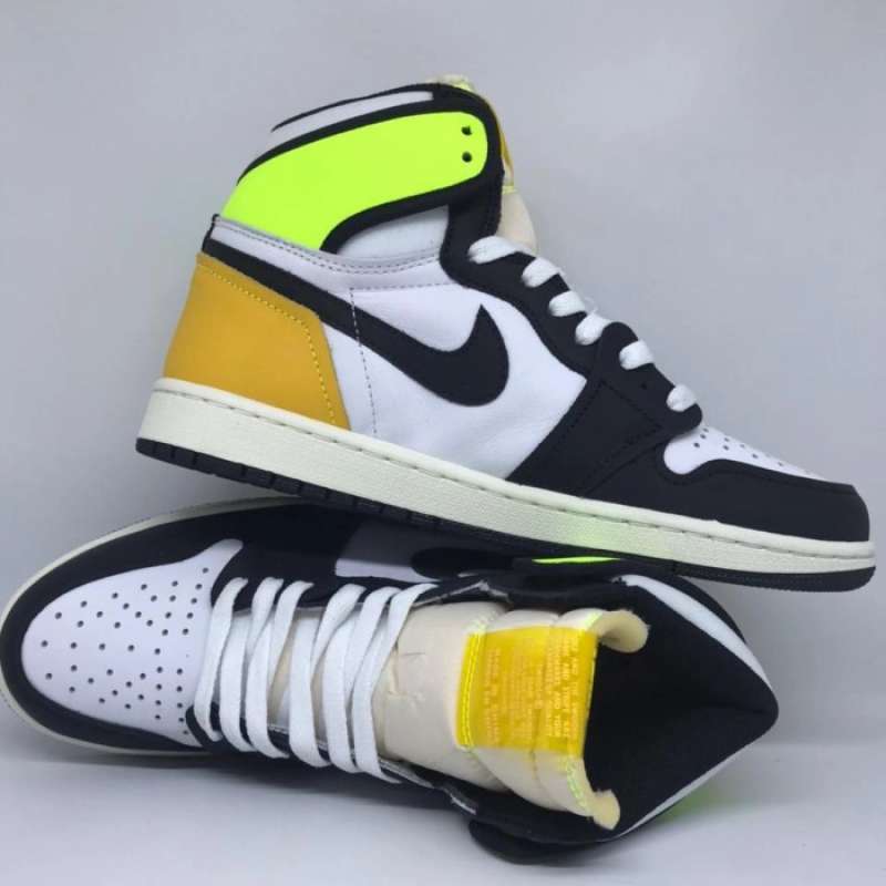 Jual Sepatu Nike Air Jordan 1 Retro High OG Volt Gold BNIB Originl ...