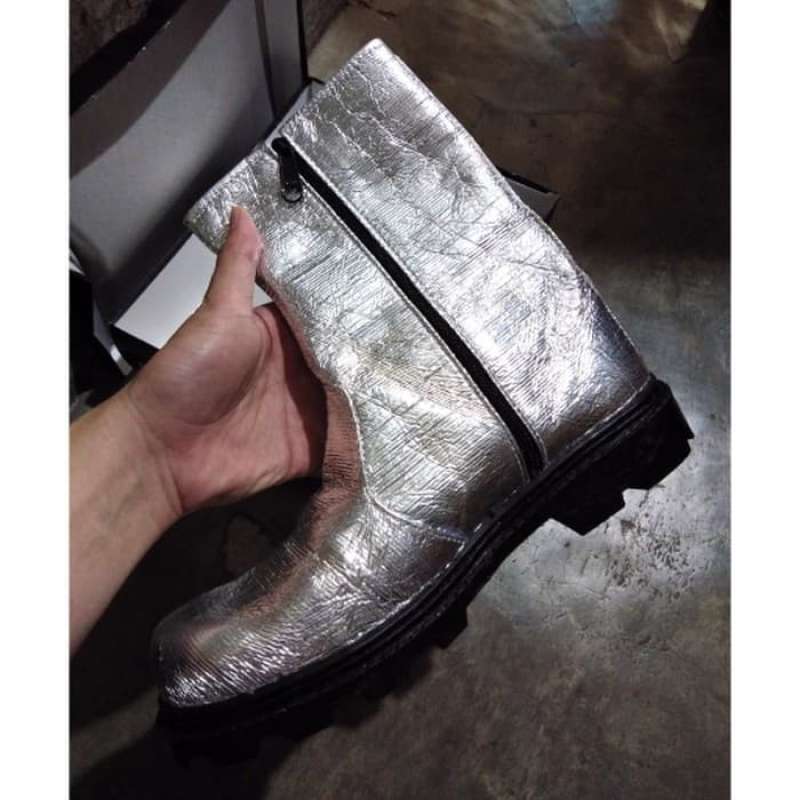 Jual Sepatu Tahan Api Pemadam Kebakaran Silver Besi Safety Shoes Fire ...