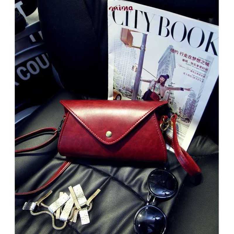 Jual Tas kecil warna merah kulit model retro / small bag classic BTA009 ...