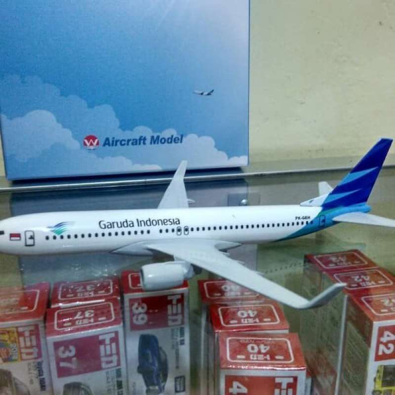 Jual Diecast Garuda Indonesia Miniatur Pesawat Terbang Aircraft Model ...