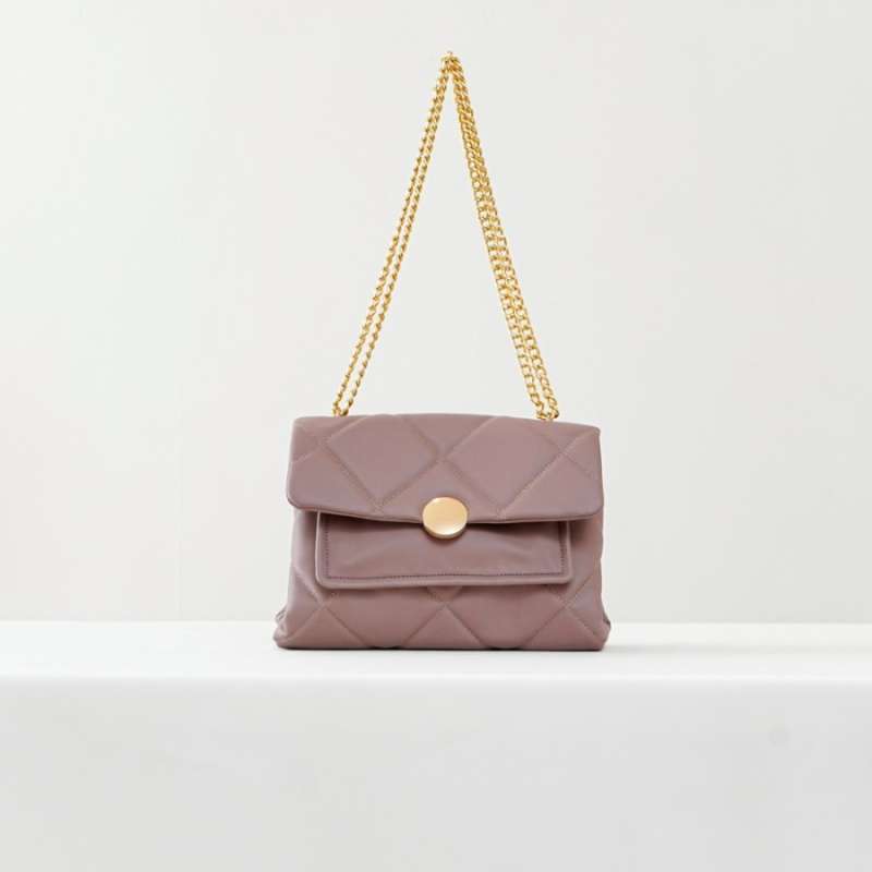 4 Rekomendasi Brand Tas Cewek Lokal buat Koleksi di Rumah - Blibli Friends