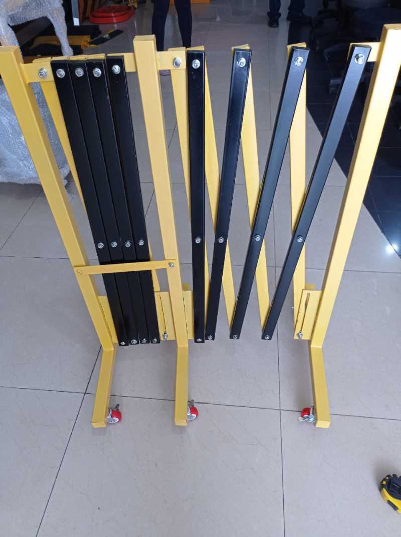 Jual Expandable Barrier Besi Safety Pagar Eskalator Elevator Pembatas ...