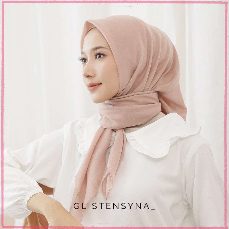 Inspirasi Style Hijab Outfit ala Paris Chic, Simpel! - Blibli Friends
